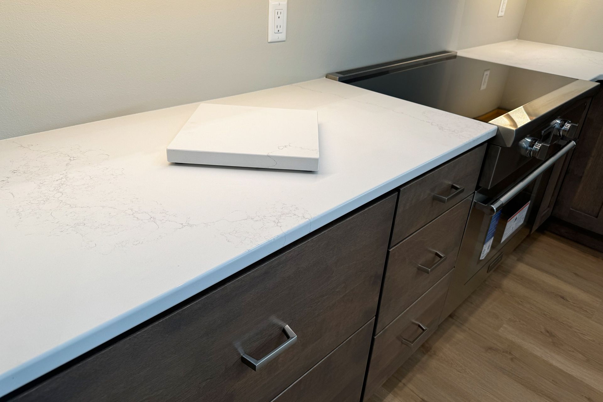 Majestic Quartz Surfaces: The Dual Elegance of 5107 Vinson Crest and ...