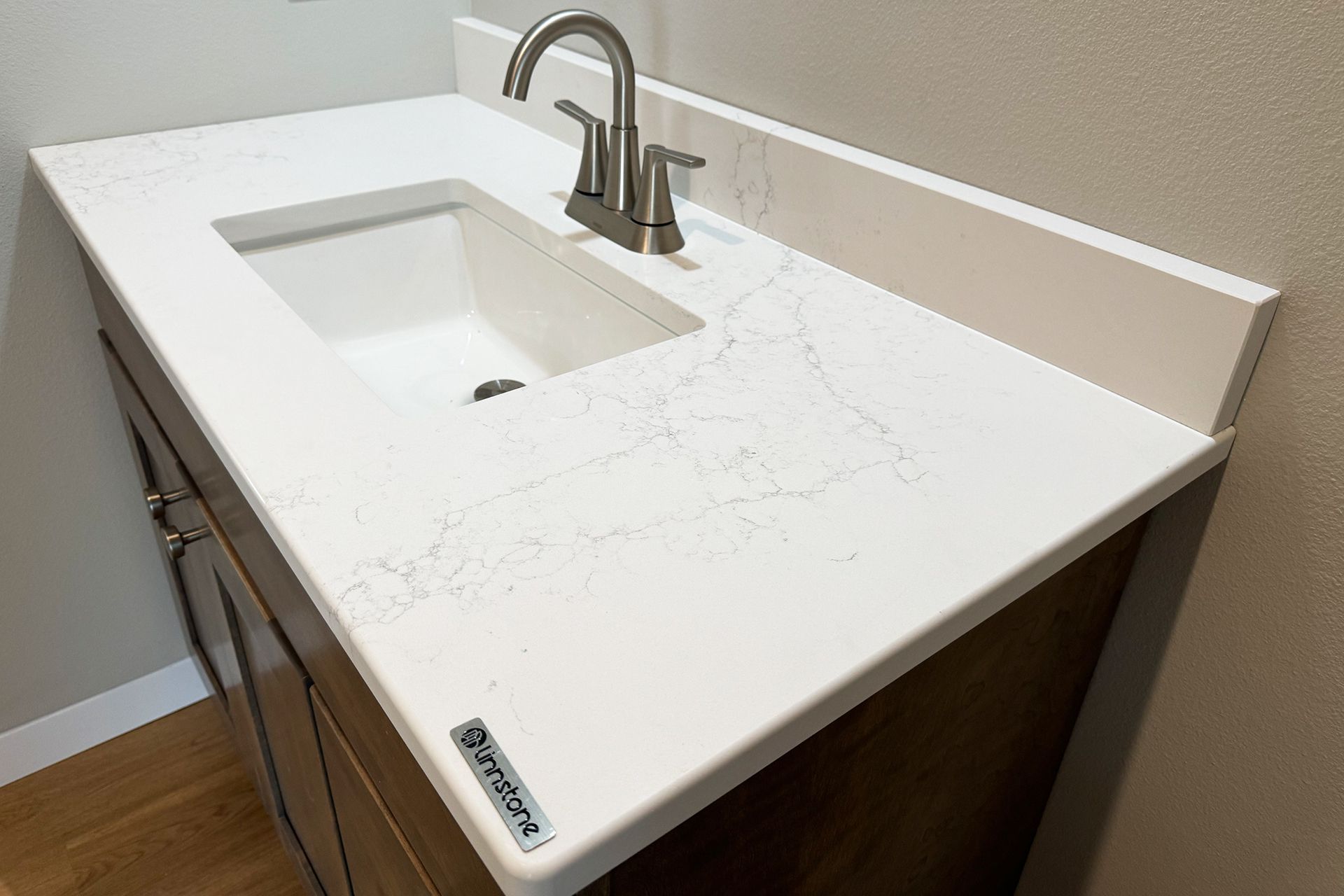 Majestic Quartz Surfaces: The Dual Elegance of 5107 Vinson Crest and ...