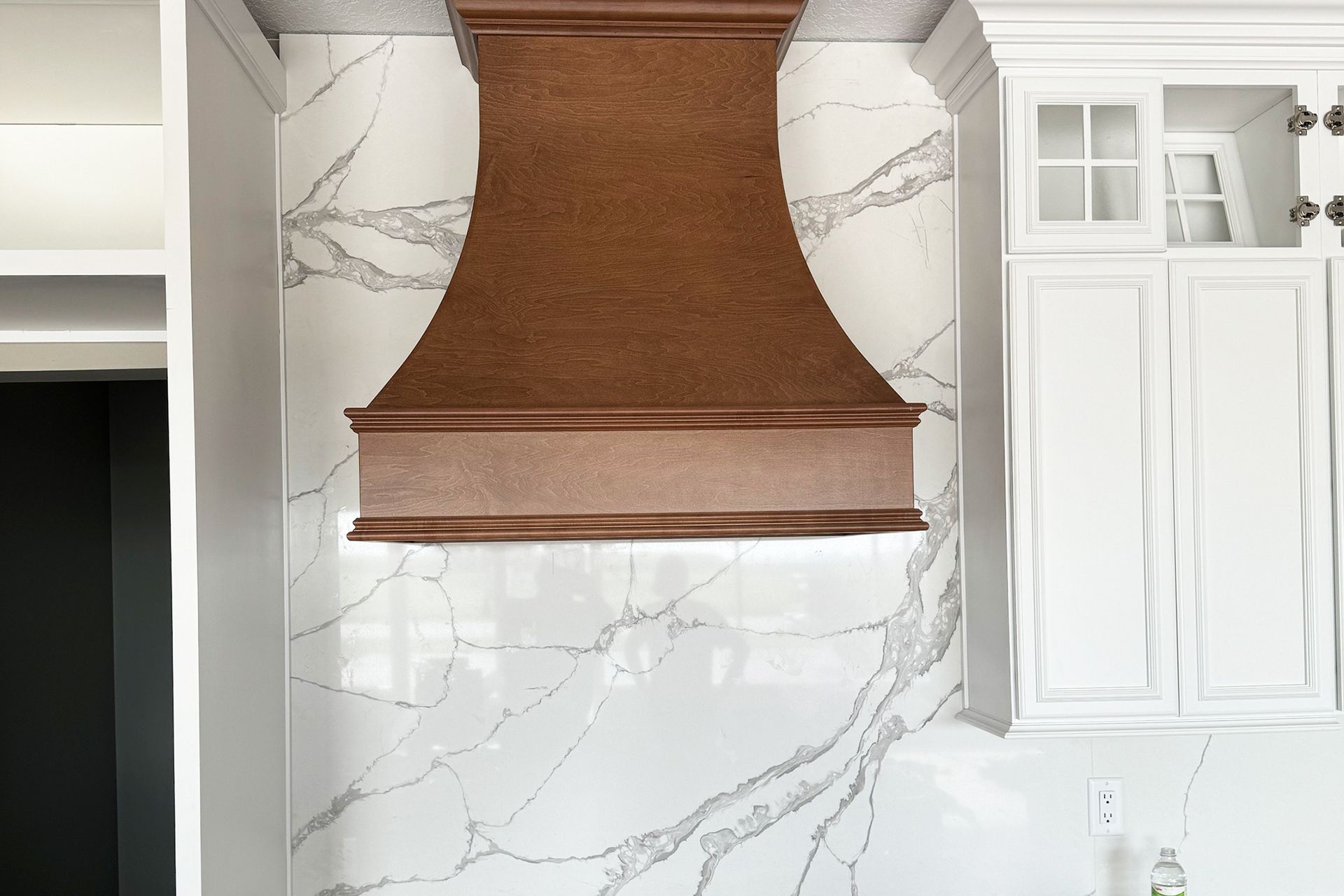 Majestic Quartz Surfaces: The Dual Elegance of 5107 Vinson Crest and ...